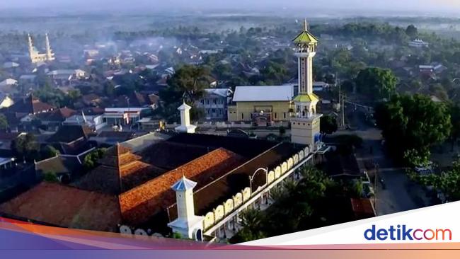 Masjid Raudhatul Muttaqin Mataram: Ada Ukiran Kaligrafi Kuno