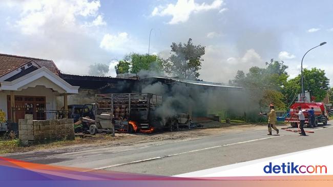 Truk Muat Elpiji Terbakar di Tuban, Api Diduga dari Percikan Las