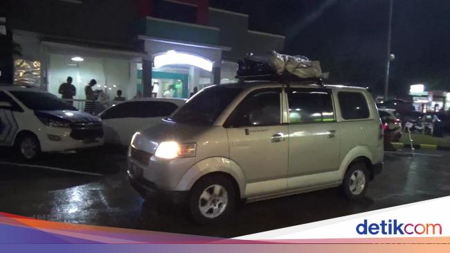 Jelang Lebaran, Kendaraan Pemudik Mulai Lintasi Tol Cipali Subang