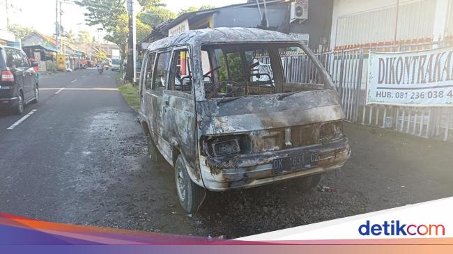 Mobil Hangus Terbakar, Sempat Terdengar Ledakan Kecil