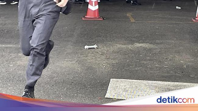 Penampakan Bom Asap yang Dilempar ke Dekat PM Jepang
