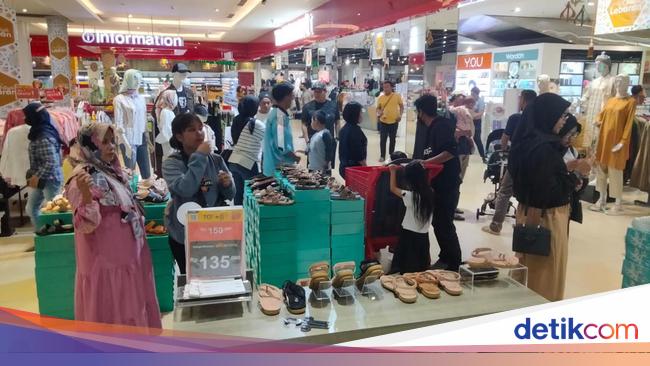Keseruan Belanja di Transmart Rungkut Full Day Sale