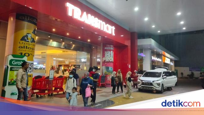 Anindi Senang Dapat Koper Liburan Murah di Transmart Rungkut Full Day Sale