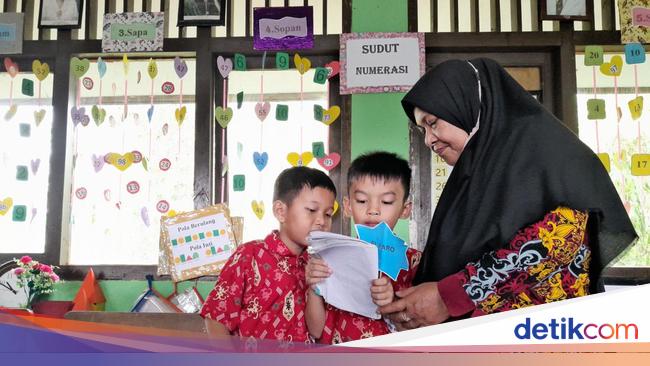 Bu Guru Normi & Ragam Media Interaktifnya, Bantu Siswa Belajar Membaca