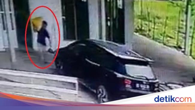 Pria Bermobil Curi Beras Zakat Fitrah Di Masjid Konawe Selatan Terekam Cctv