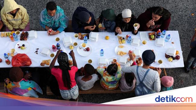 Ikhtilat Adalah: Pahami Arti dan Hukumnya dalam Islam