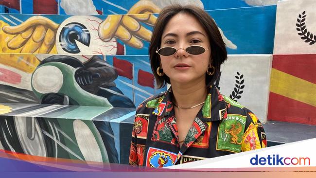 Rayakan Hari Kartini, Poppy Sovia Gelar Fashion Show sambil Motoran