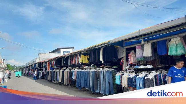 Melihat Serunya Thrifting Baju Lebaran di Batam