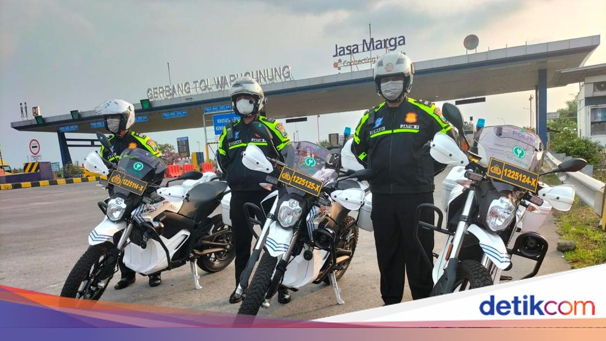 Tim Urai PJR Polda Jatim Siagakan Motor Listrik Atasi Kepadatan Arus Mudik