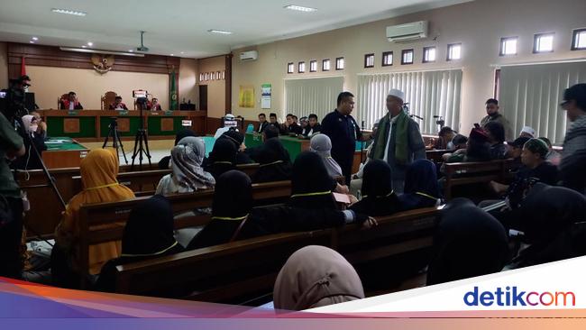 Teriak 'Sidang Dagelan', Pengunjung Sidang Vonis Gus Nur Diusir Hakim Teriak 'Sidang Dagelan', Pengunjung Sidang Vonis Gus Nur Diusir Hakim