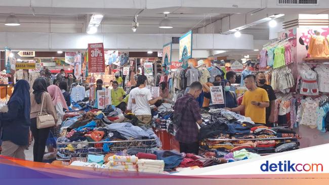 Jelang Lebaran, Pasar-Toserba Wonogiri Diserbu Pembeli
