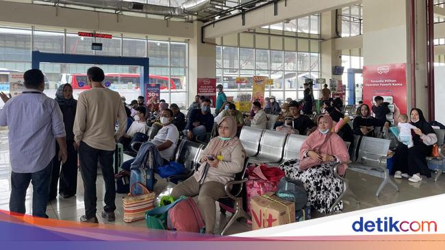 Terminal Pulo Gebang Jaktim Mulai Ramai, Pemudik Rela Beli Tiket Mahal
