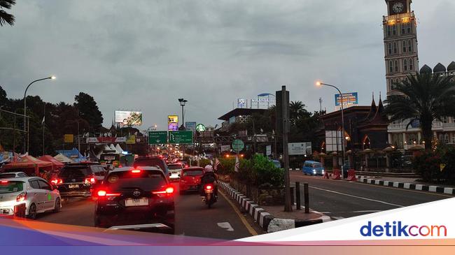 Lalin Simpang Gadog Menuju Puncak Bogor Macet Petang Ini!