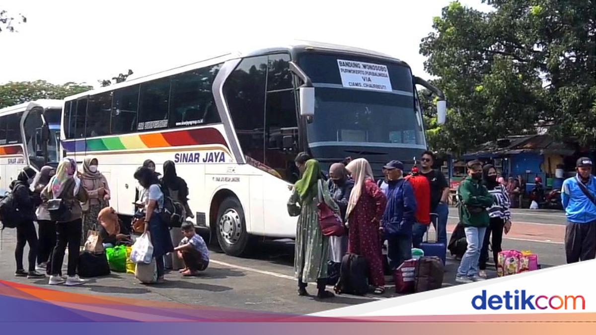 H-3 Lebaran, Pemudik Menumpuk di Terminal Cicaheum Bandung