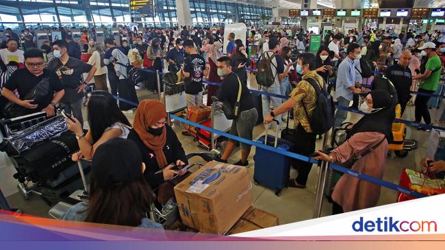 Puncak Arus Mudik, Penumpang Padati Bandara Soekarno Hatta