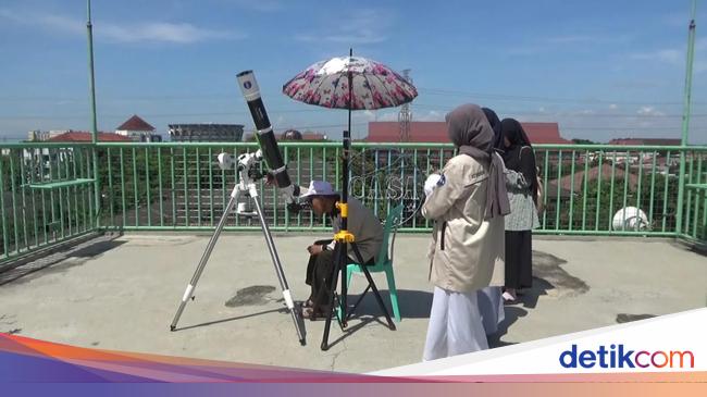 Ponpes Assalam Sukoharjo Gelar Nonton Bareng Gerhana Matahari Hibrida