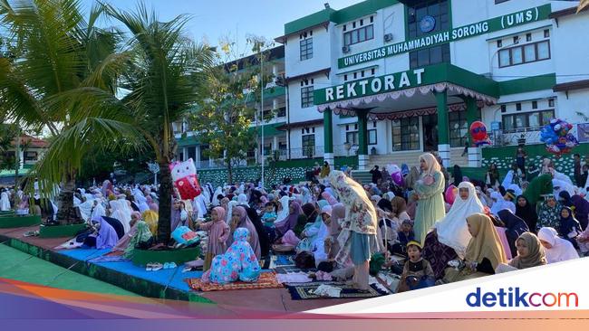 Jelang Salat Idul Fitri, Warga Mulai Padati Universitas Muhammadiyah Sorong Jelang Salat Idul Fitri, Warga Mulai Padati Universitas Muhammadiyah Sorong