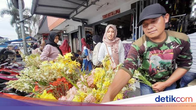 Asa Penjual Bunga di Sumedang, Bisa Raup Cuan Meski Omzet Turun