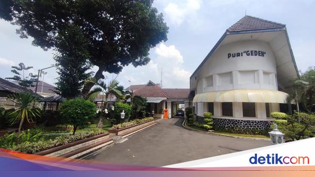 Suasana Rumah Dinas Ganjar Jelang Pengumuman Capres PDIP 2024 Suasana Rumah Dinas Ganjar Jelang Pengumuman Capres PDIP 2024