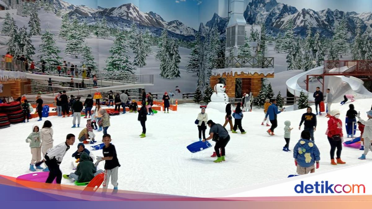 Wow! Trans Snow World TSM Makassar Dibanjiri Pengunjung
