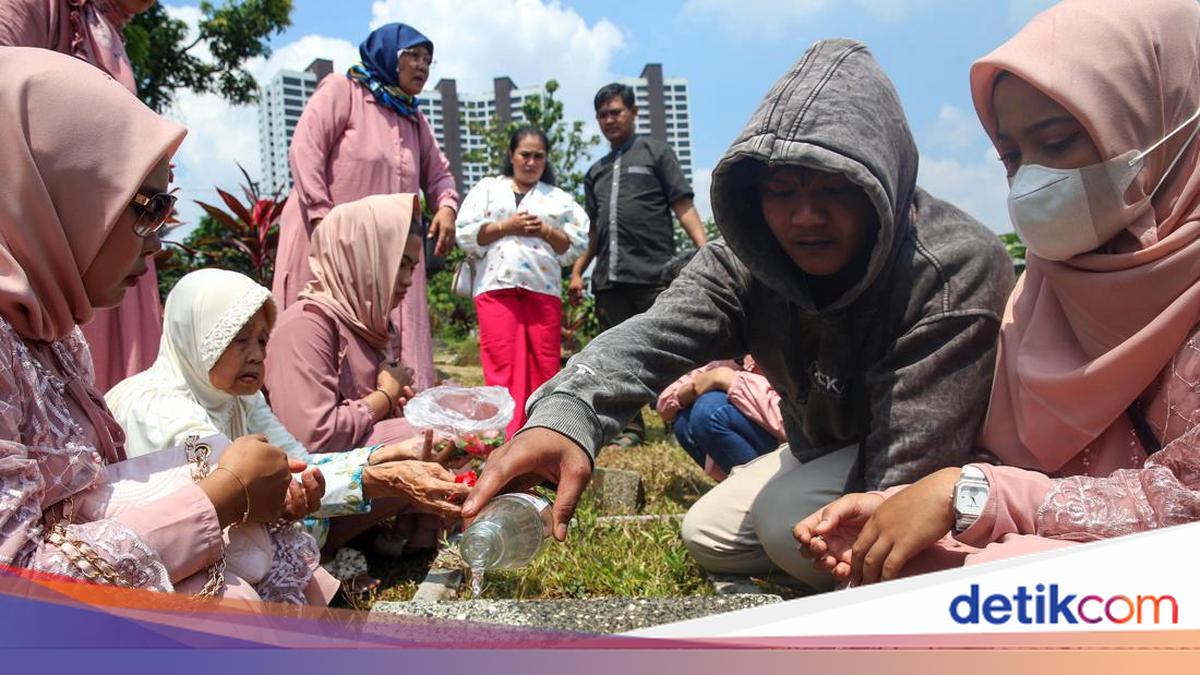 Bacaan Doa saat Menyiram Air di Kuburan
