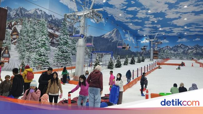 Bosan Belanja di Mal, Yuk Main Salju di Trans Snow World Surabaya