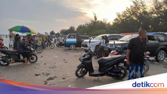 Pantai Camplong Madura Dipadati Ribuan Wisatawan di Libur Lebaran