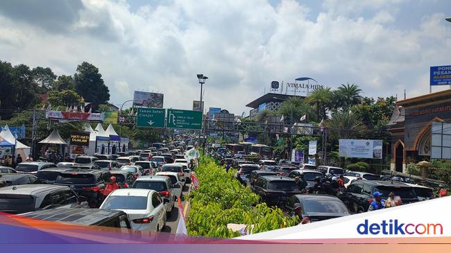 Polisi Terapkan One Way Menuju Puncak Bogor, Lalin Macet
