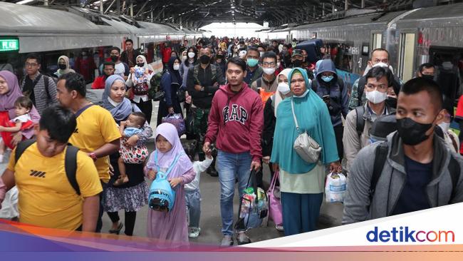 Geliat Arus Balik di Stasiun Bandung Geliat Arus Balik di Stasiun Bandung