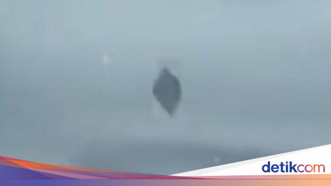 Video Penampakan UFO Sangat Jelas, Viral di Twitter