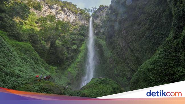 Air Terjun Pancuran Rayo Sang Primadona Libur Lebaran di Jambi
