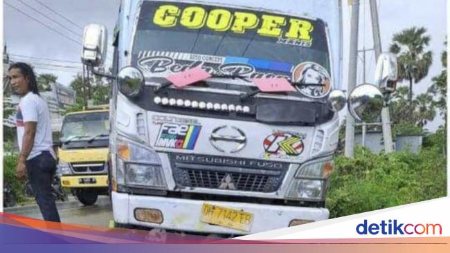 Pemotor Jatuh Terpental Lalu Tertabrak Bus, Nyawa Melayang