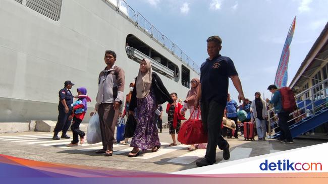 Girangnya Pemudik di Semarang Balik ke Jakarta Naik Kapal Perang Gratis