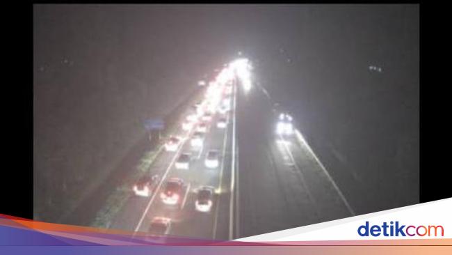 Titik-titik Macet Tol Cipularang Arah Jakarta Malam Puncak Arus Balik