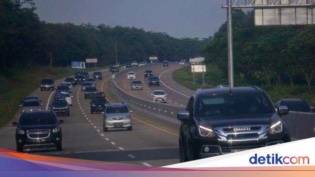 Potret One Way Arus Balik di Tol Semarang-Batang