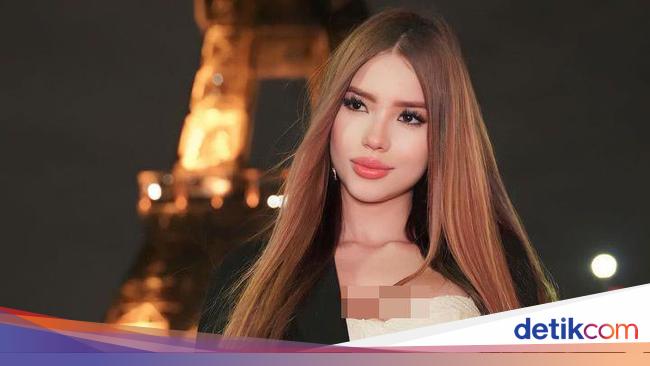 Potret Wanita Yang Mengaku Kecantikannya Sempurna Sering Dikira Sex Doll