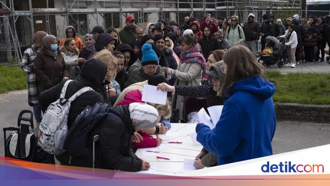 Harga Makanan Naik, Warga Jerman Antre Sembako Gratis di Berlin