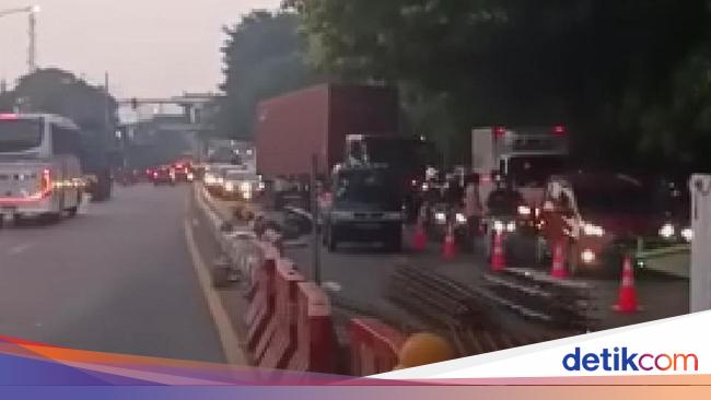 Ada Perbaikan Jalan, Lalin Depan Grand Cakung Bekasi Arah Jakarta Macet
