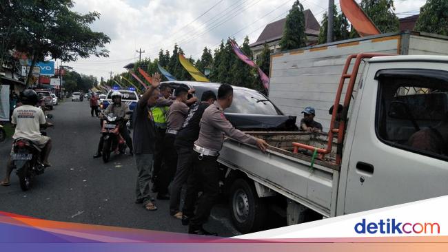 Kecelakaan Beruntun 4 Mobil di Simpang UNY Kulon Progo