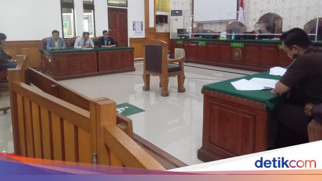 Hakim Tolak Eksepsi Jaksa, Praperadilan SPI Unud Dilanjutkan Hakim Tolak Eksepsi Jaksa, Praperadilan SPI Unud Dilanjutkan
