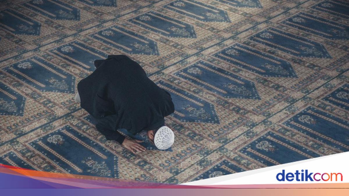 Pengertian Shalat Munfarid dan Contohnya