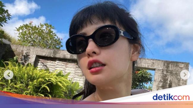 7 Foto Nana eks After School Berbikini di Bali, Tato Tubuhnya Jadi Sorotan