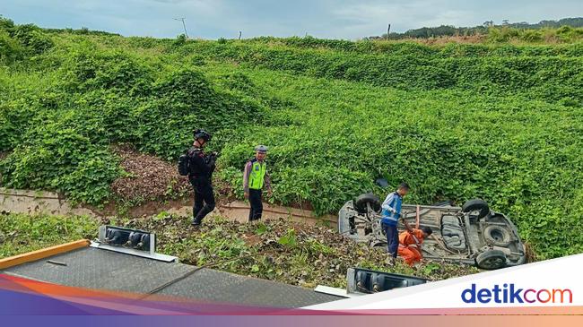 Mobil Kecelakaan di Tol Semarang-Batang KM 366, 1 Tewas