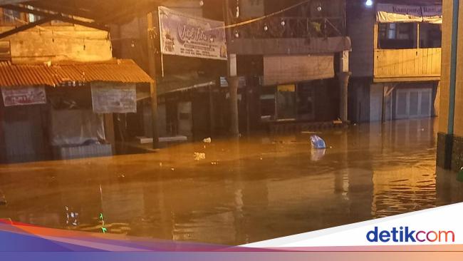 Kampung Aur Medan Banjir, Ketinggian Air Capai 1,2 Meter