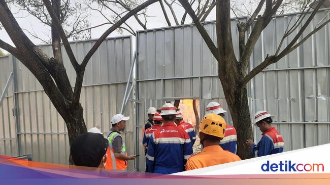 Semburan Api di Rest Area Tol Cipali Belum Padam, Petugas Pasang Barier