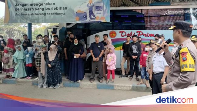 Jalur Bojonegoro-Cepu Padat Lancar Saat Arus Balik Diapresiasi Jalur Bojonegoro-Cepu Padat Lancar Saat Arus Balik Diapresiasi