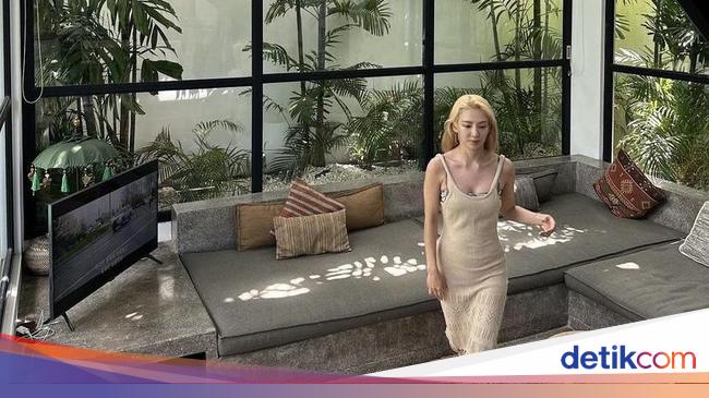 Hyoyeon SNSD Liburan di Bali, Nikmati Kelapa Muda hingga Ayam Bakar