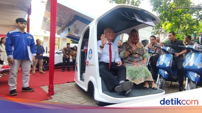 Canggih! Udinus Semarang Bikin Becak Listrik Wisata Tanpa Pengemudi