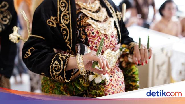 10 Prosesi Pernikahan Adat Jawa serta Maknanya