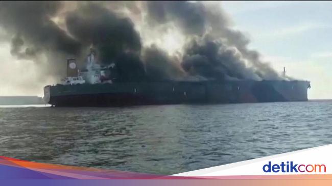 Kapal Tanker Minyak Terbakar di Perairan Malaysia, 3 ABK Hilang Kapal Tanker Minyak Terbakar di Perairan Malaysia, 3 ABK Hilang
